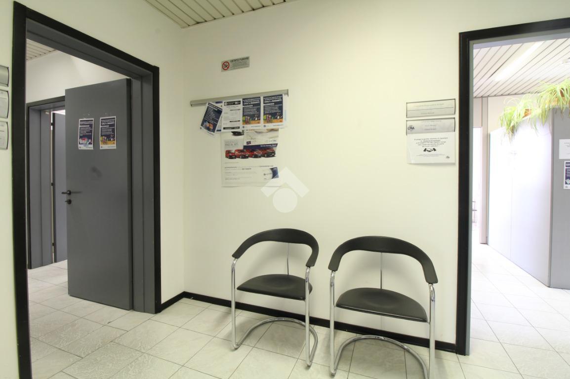 Ufficio in affitto a Langhirano