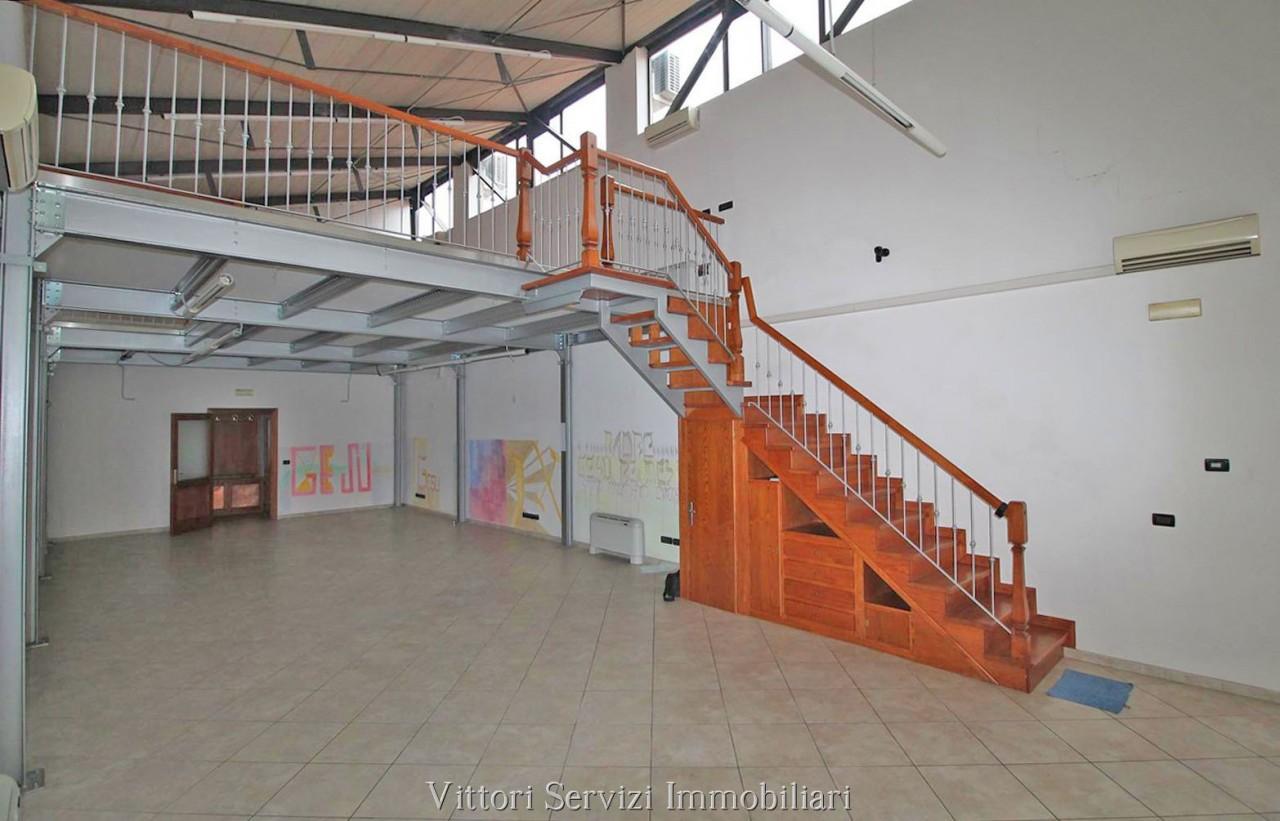 Negozio in vendita a Siena