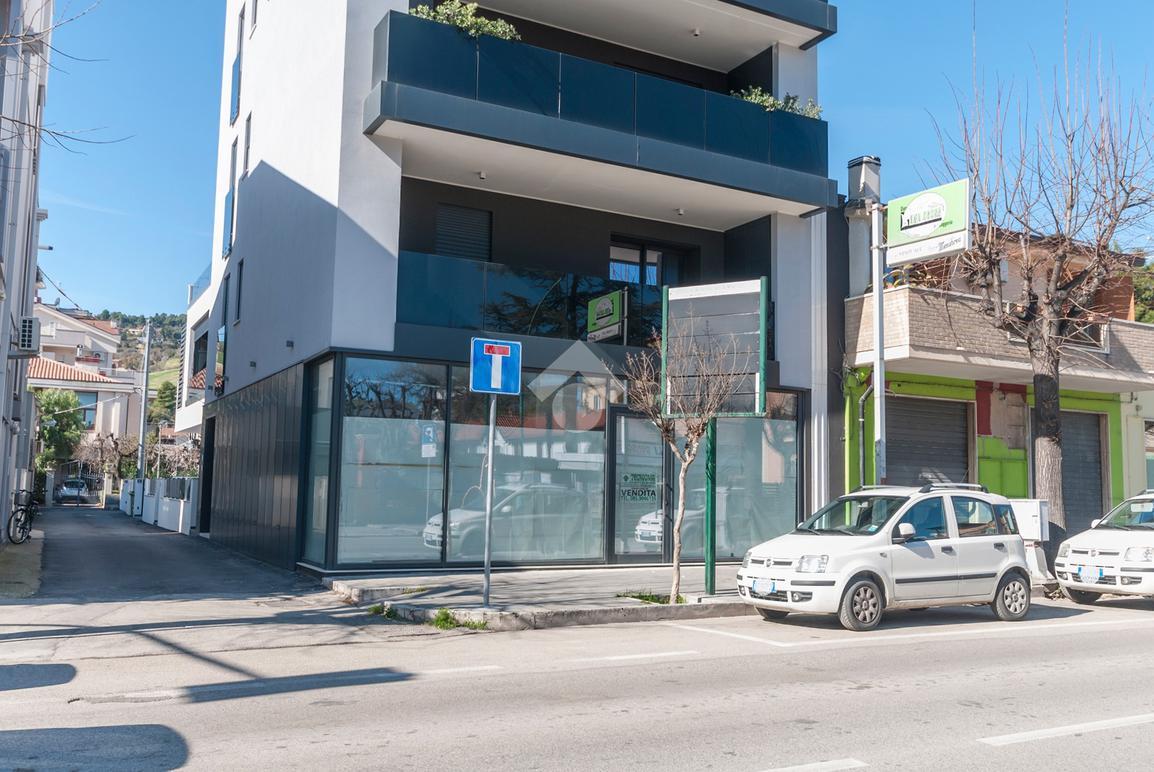 Negozio in vendita a Roseto Degli Abruzzi