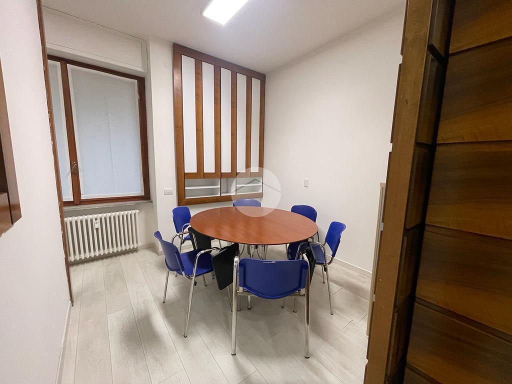 Ufficio in affitto a Seregno