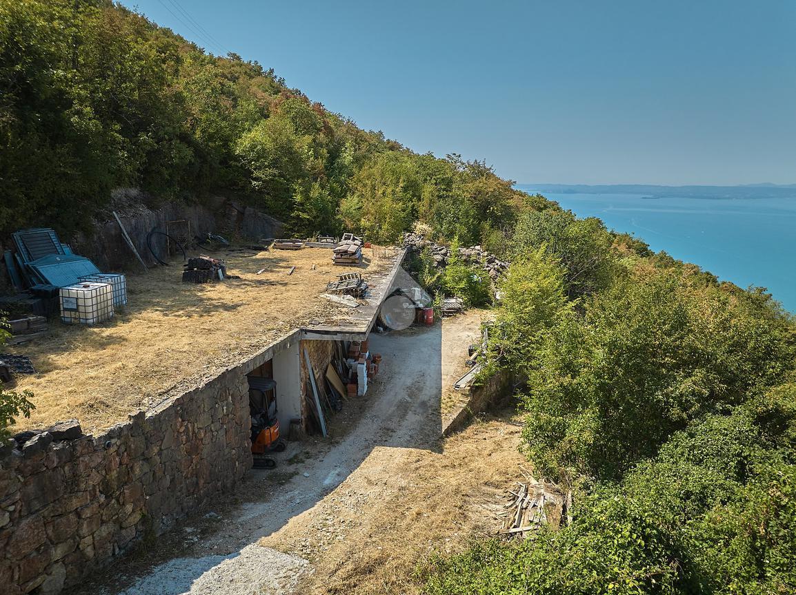 Magazzino in vendita a Brenzone