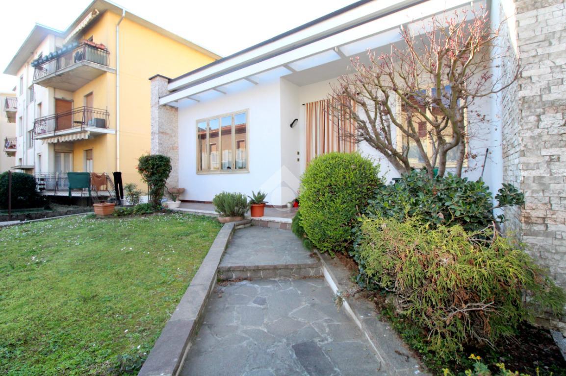 Villa in Via Mons. a Romano 8, San Zeno Naviglio