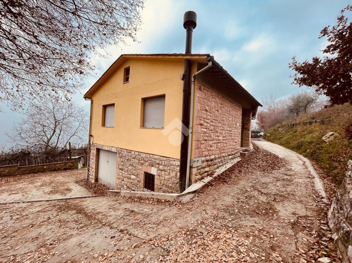 Casa indipendente in vendita a Assisi
