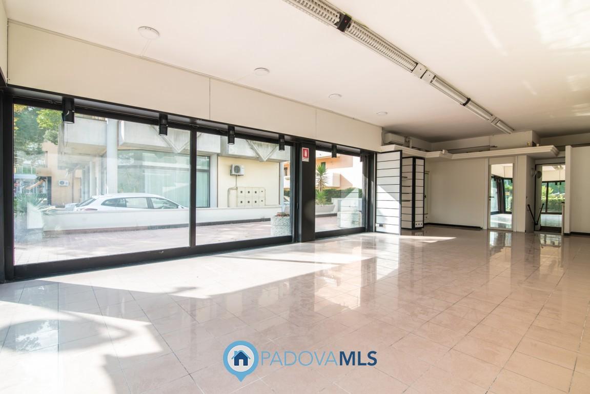 Negozio in vendita a Montegrotto Terme