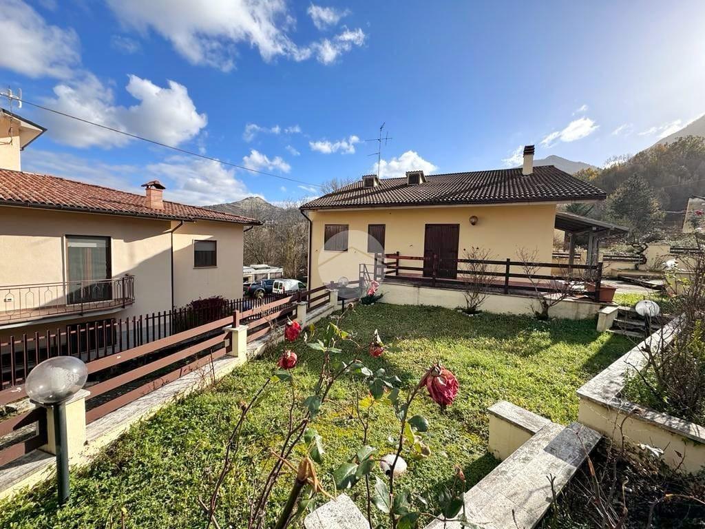 Villa in vendita a Tornimparte