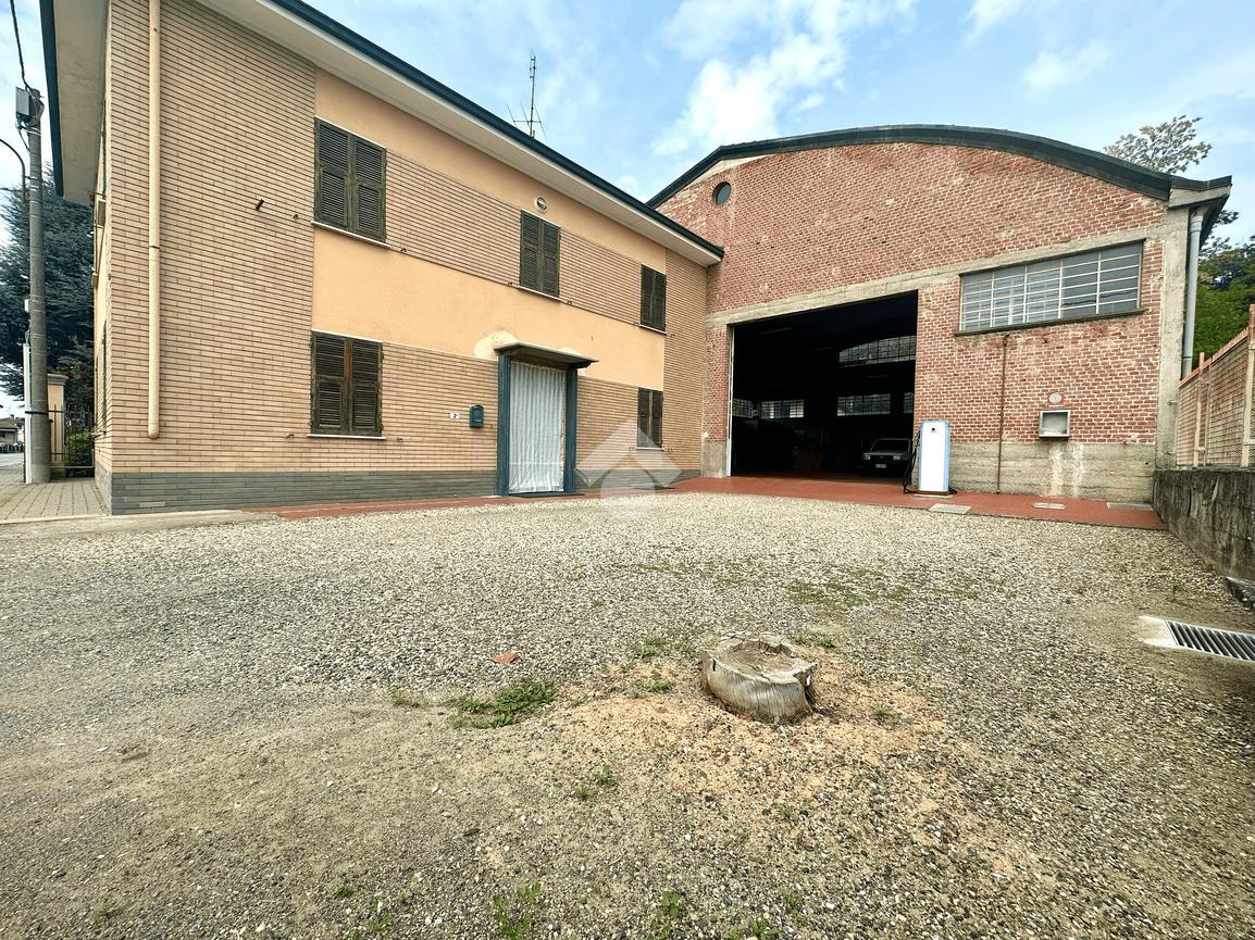 Capannone in vendita a Francavilla Bisio