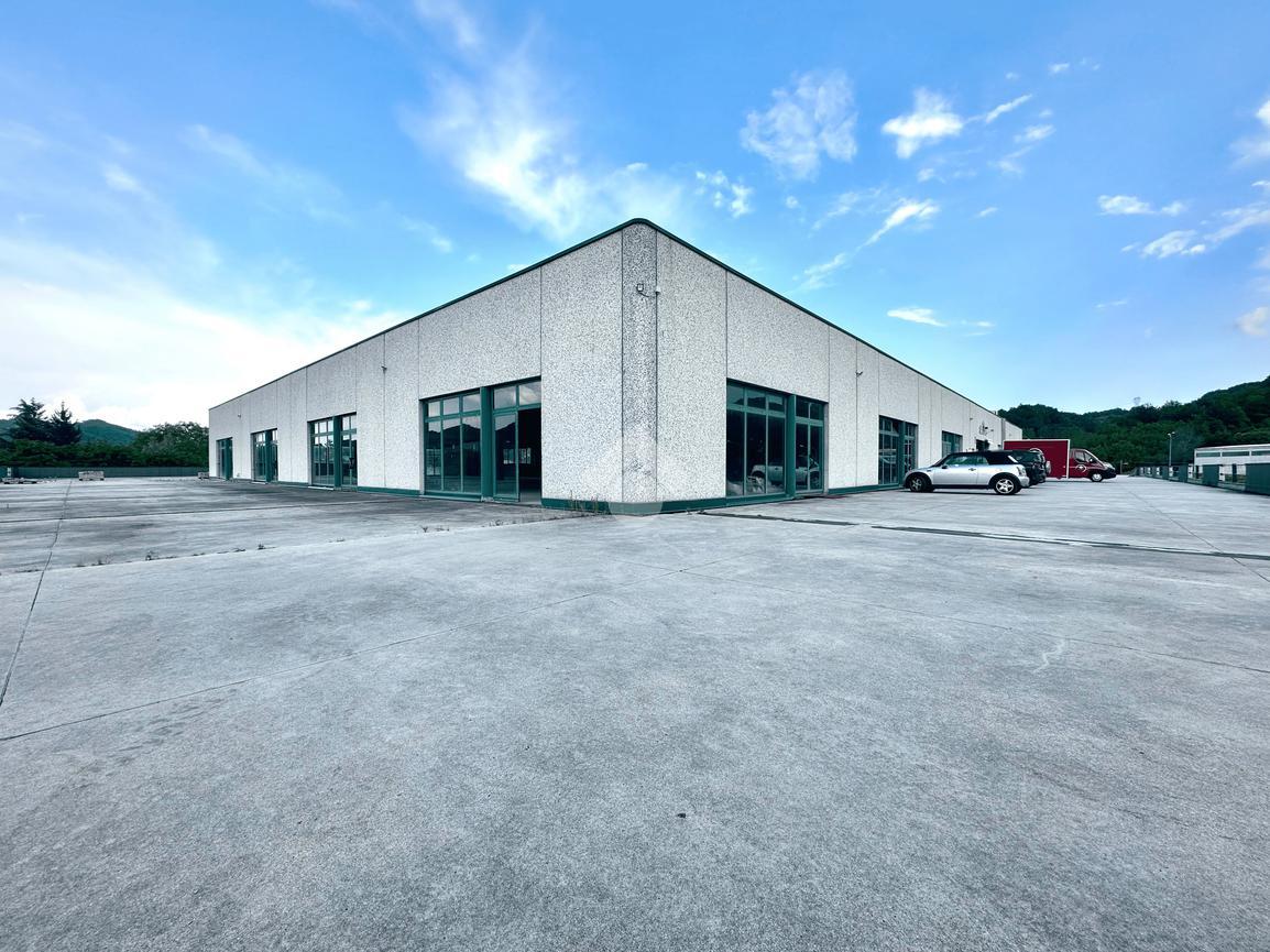 Negozio in vendita a Gavi