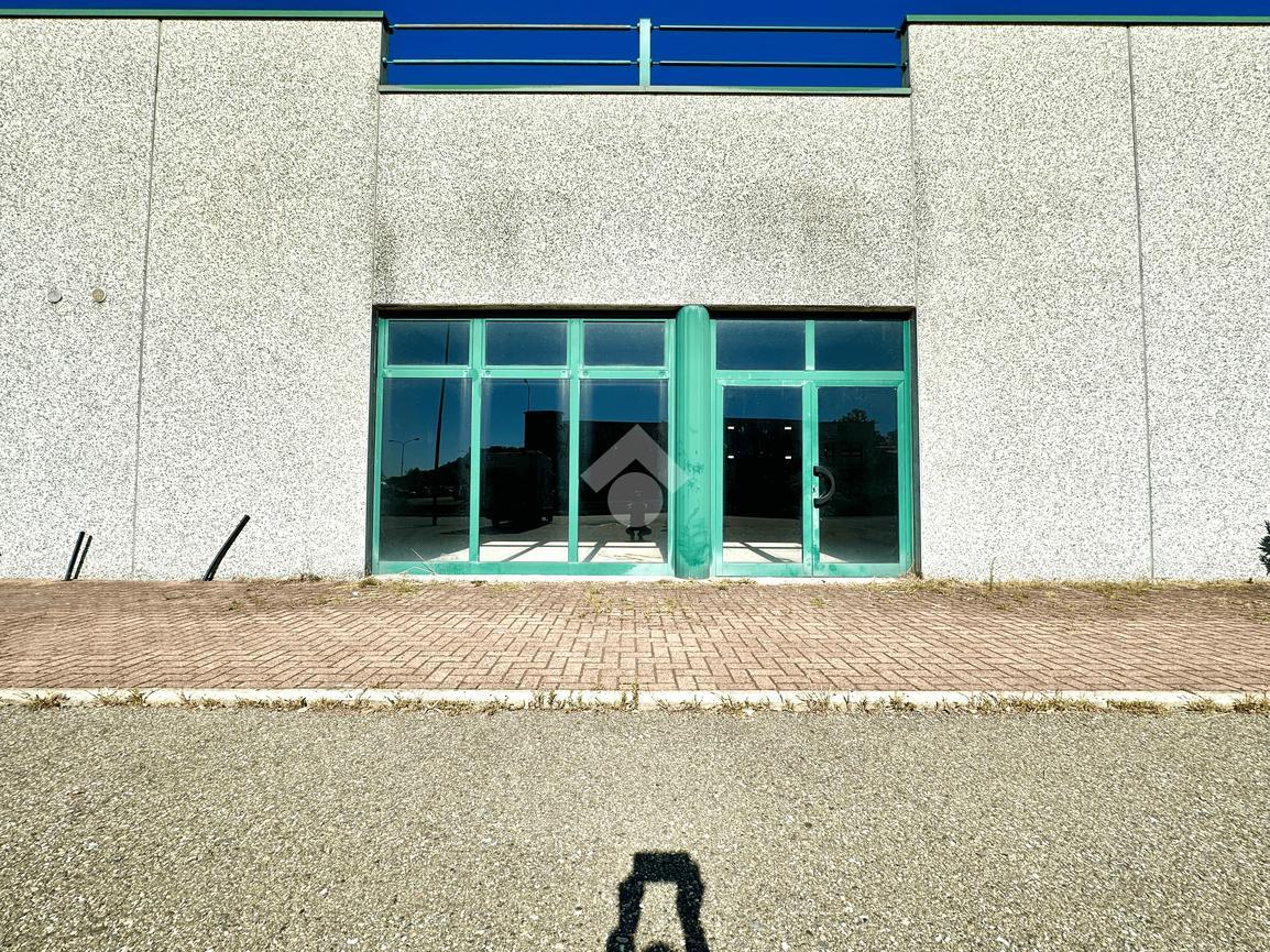 Negozio in affitto a Gavi