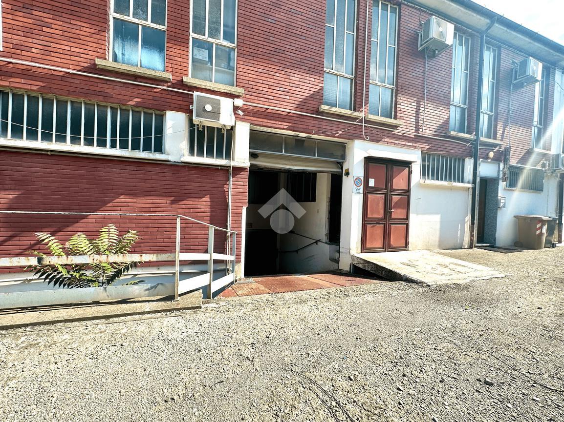 Magazzino in vendita a Tortona