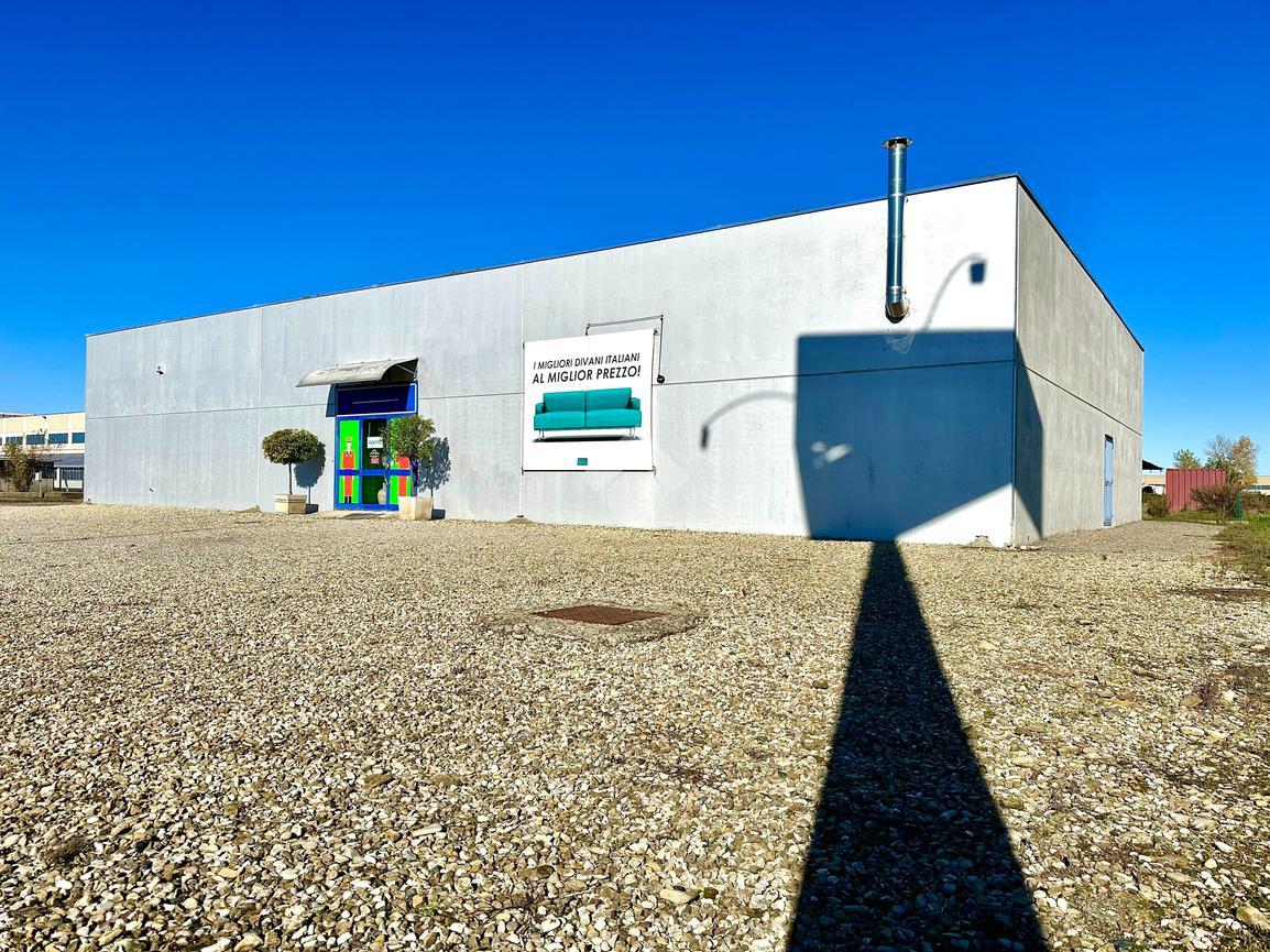 Capannone in vendita a Pozzolo Formigaro