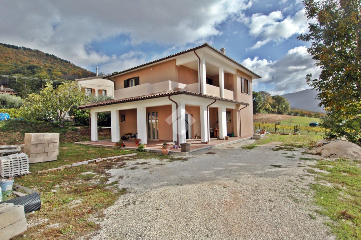 Villa in vendita a Fossato Di Vico