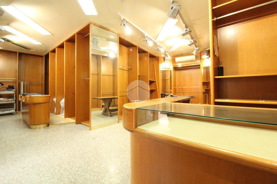 Negozio in affitto a Valsamoggia