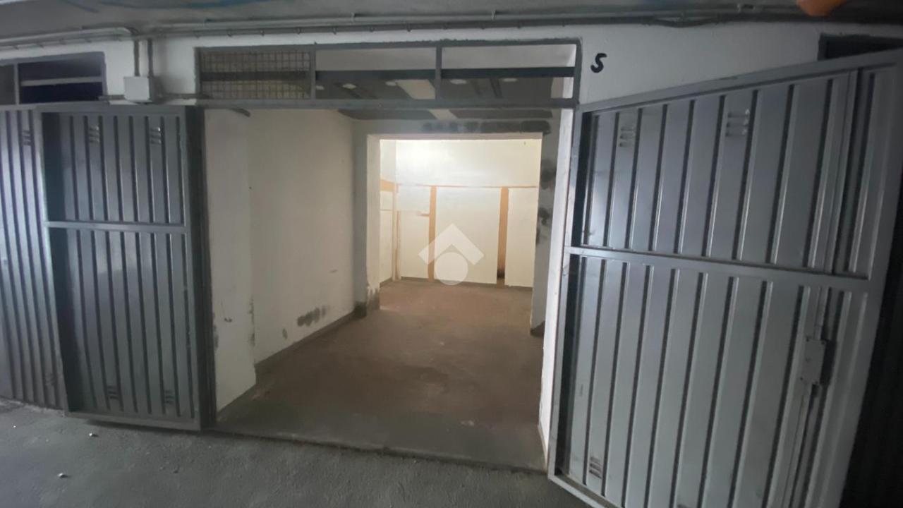 Box in vendita a Imola