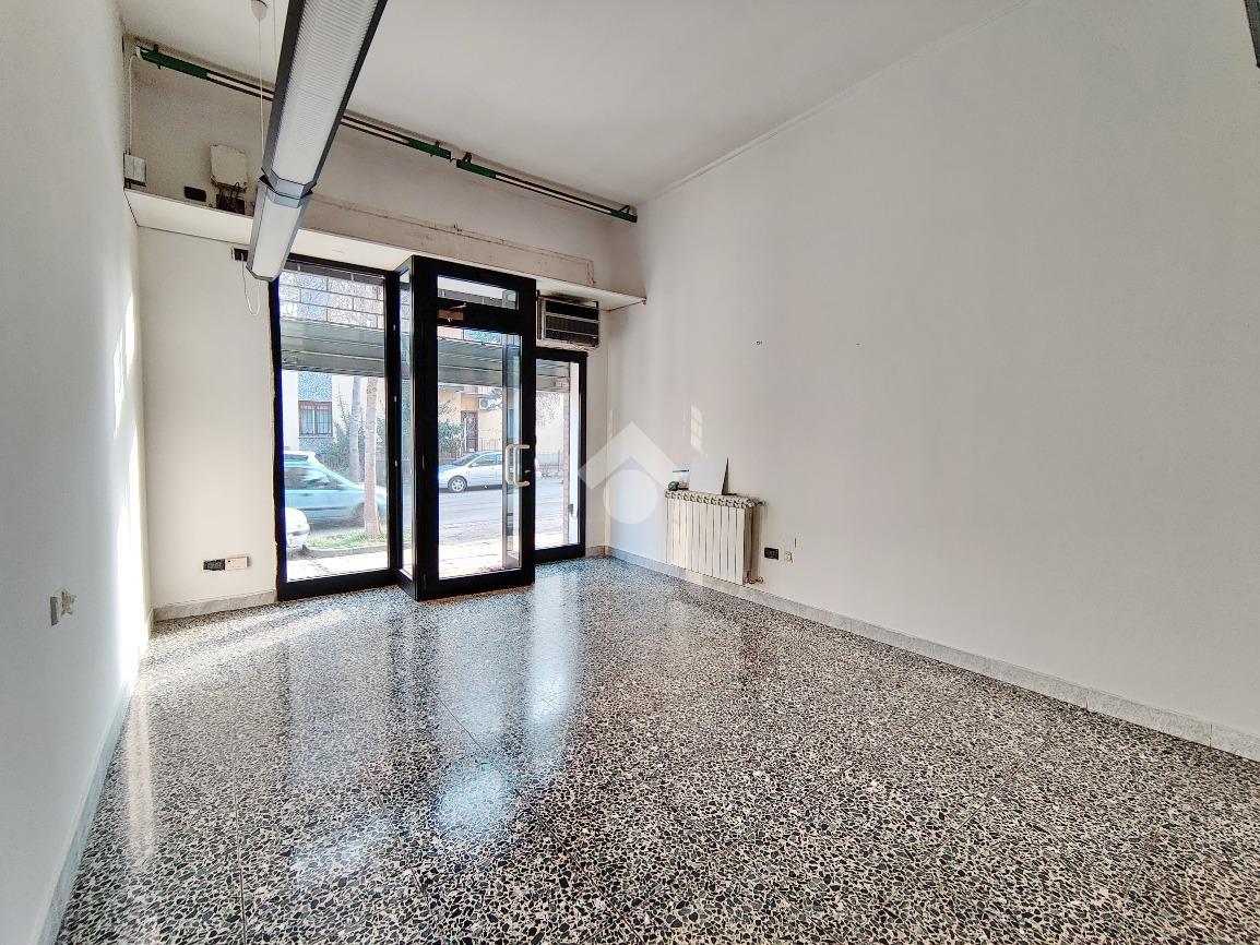 Ufficio in vendita a Imola