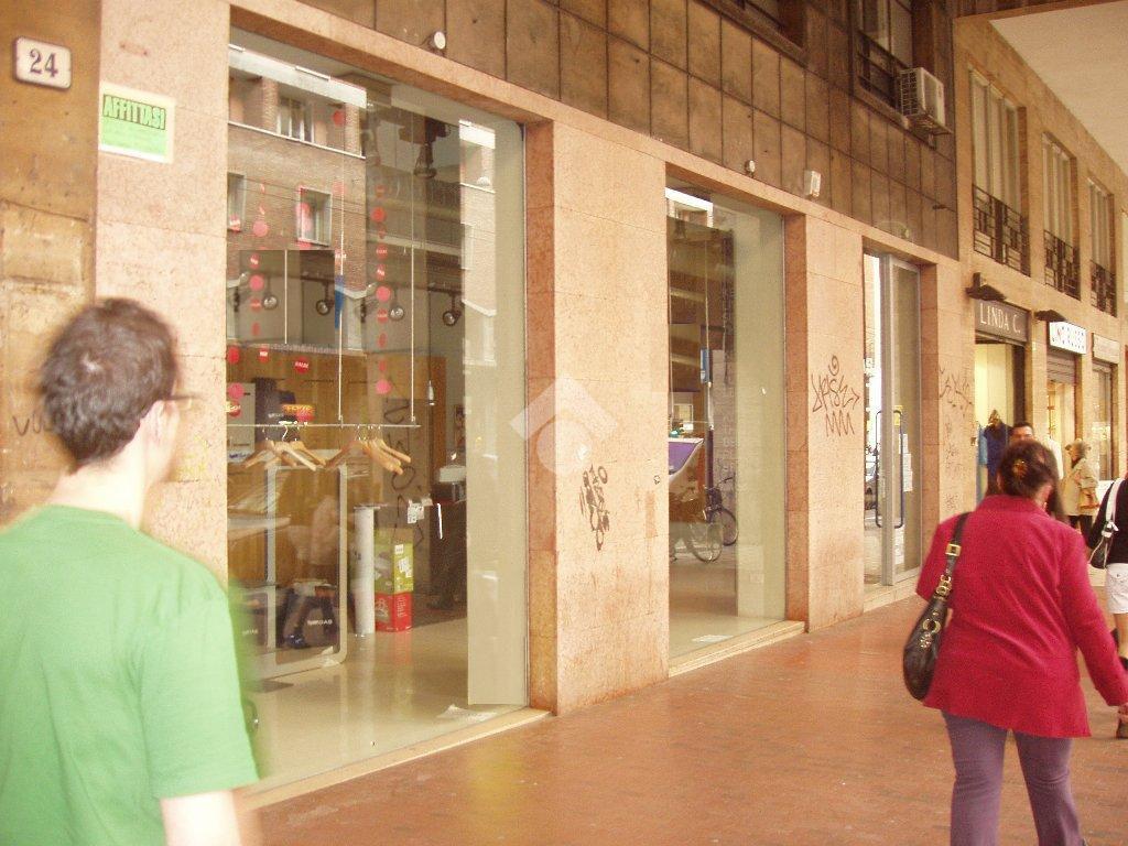 Negozio in affitto a Bologna