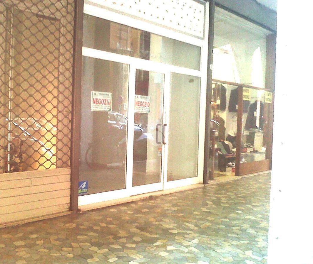Negozio in affitto a Bologna