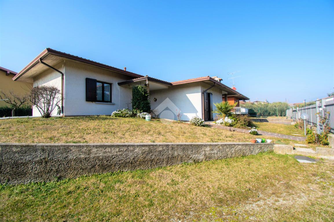 Villa in vendita a Puegnago Sul Garda