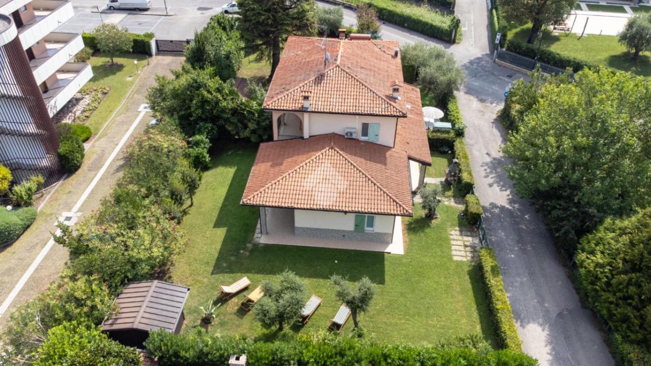Villa in vendita a Manerba Del Garda