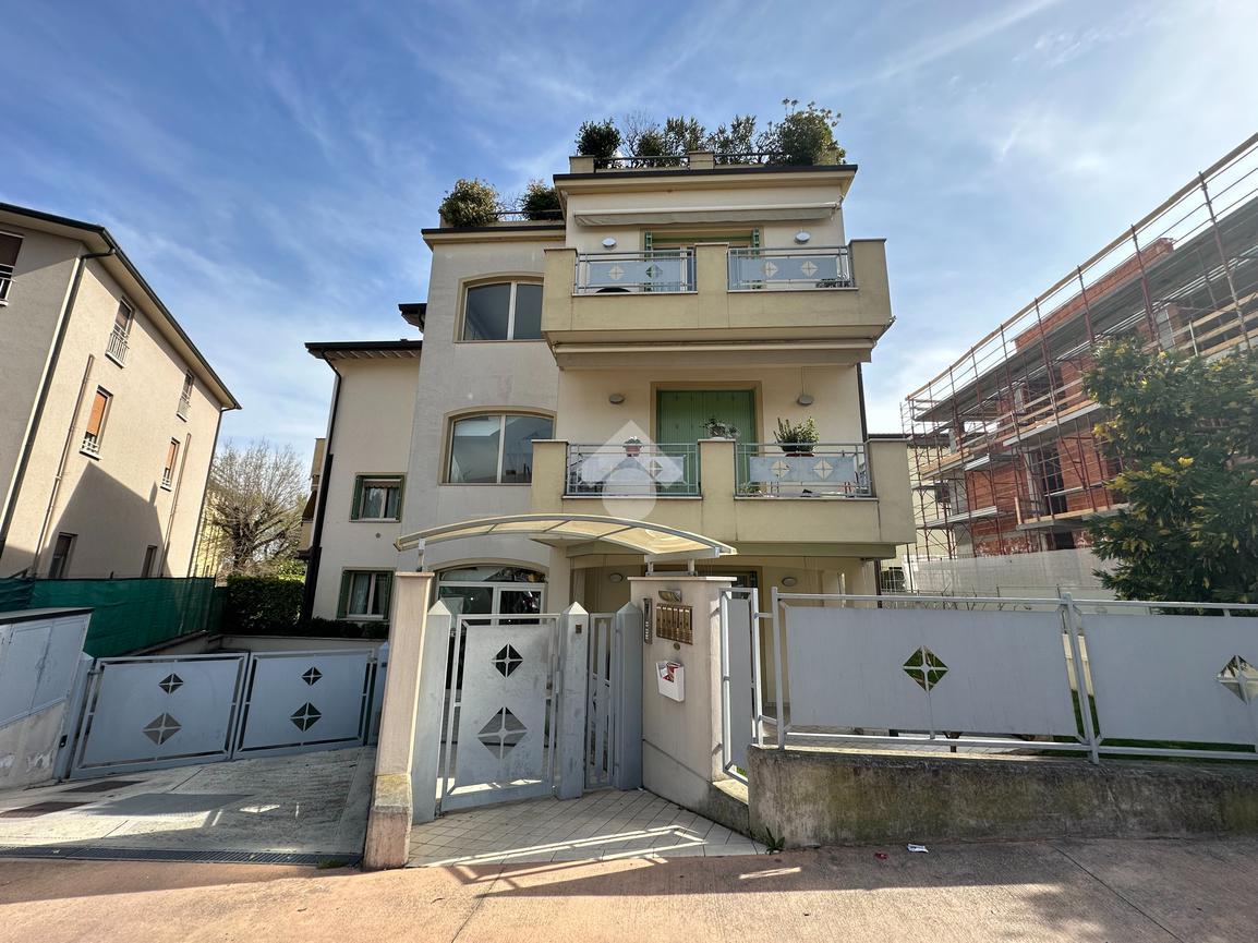 Appartamento in vendita a Desenzano Del Garda