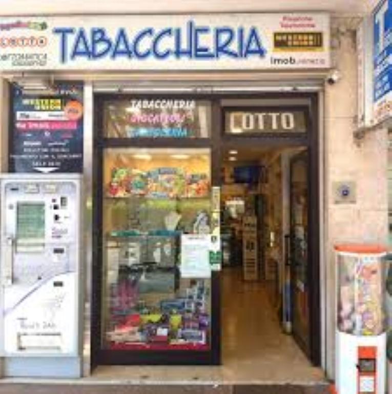 Tabaccheria in vendita a Montevarchi