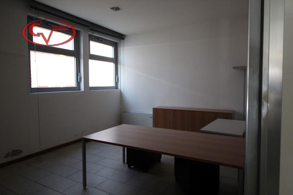 Negozio in affitto a Montevarchi