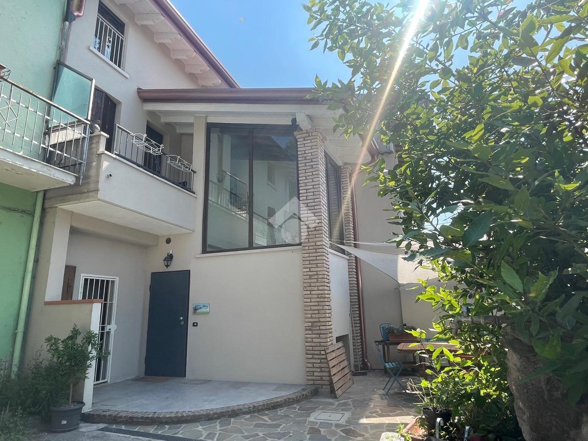 Casa indipendente in vendita a Lonato