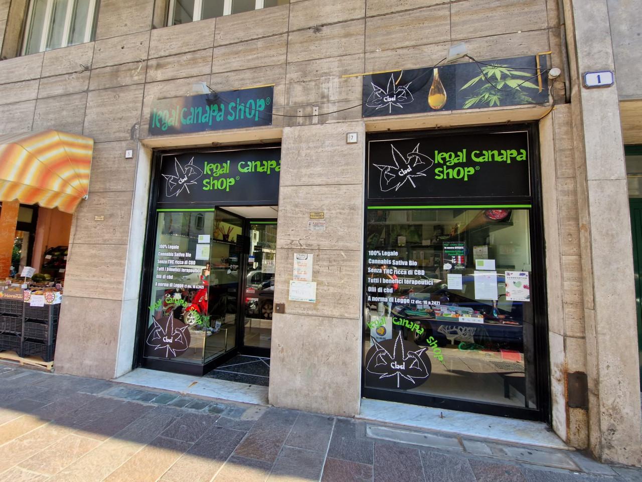 Negozio in affitto a Savona