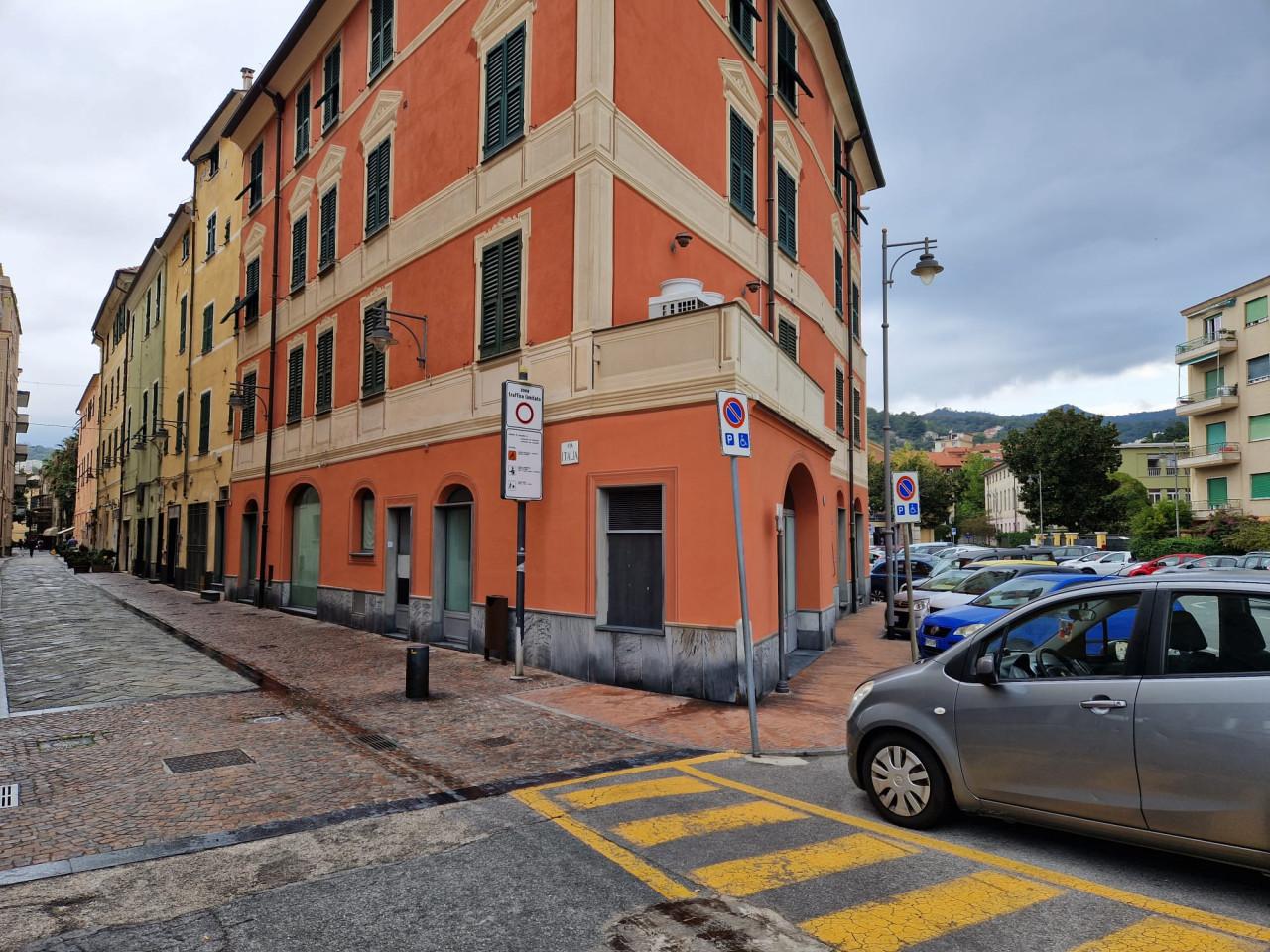 Negozio in affitto a Albissola Marina