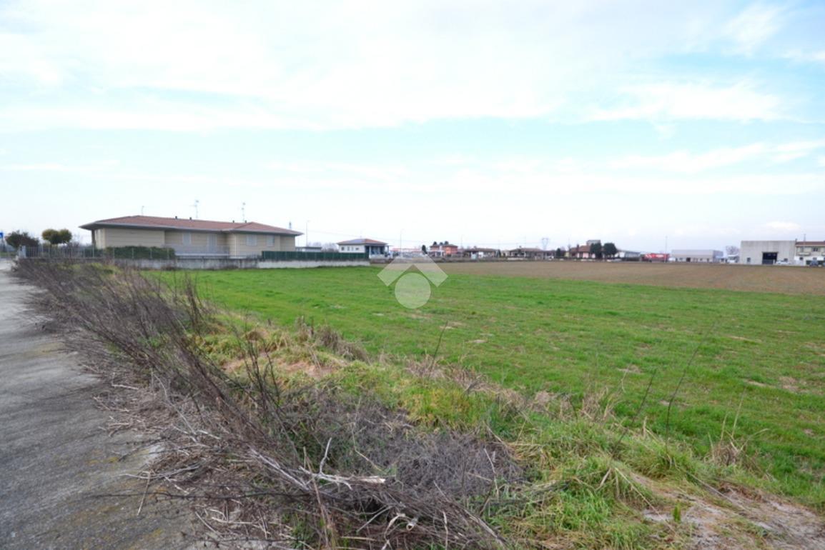 Terreno edificabile in vendita a Verolavecchia