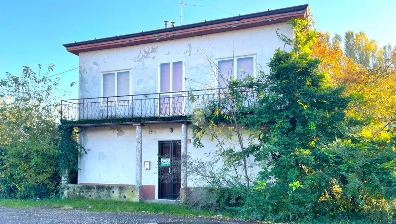 Casa indipendente in vendita a Isola Dovarese