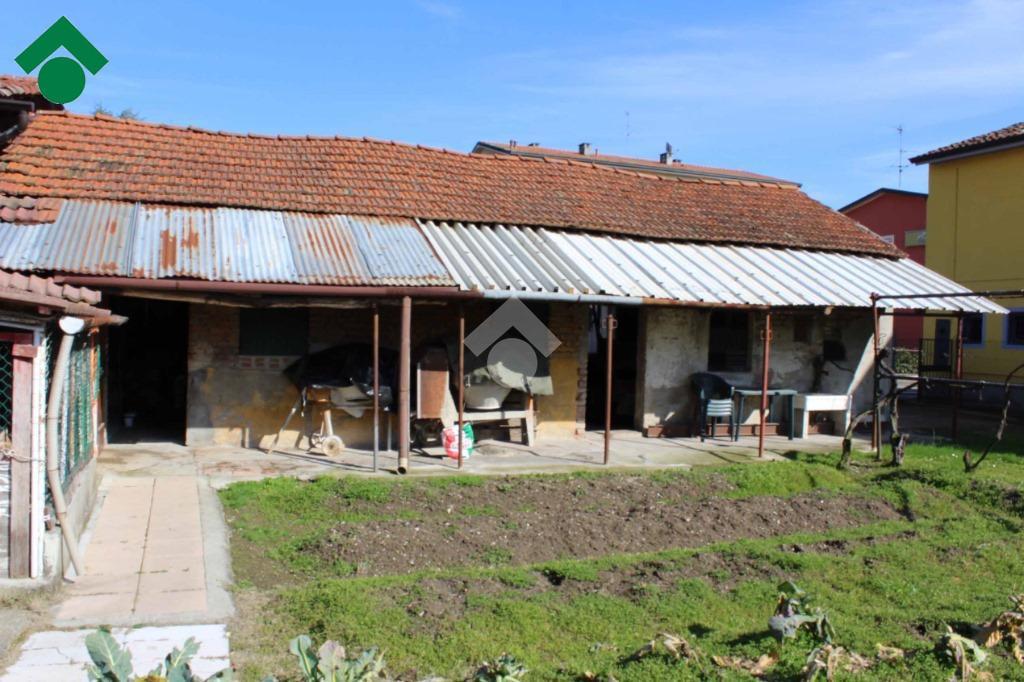 Rustico in vendita a Crespiatica