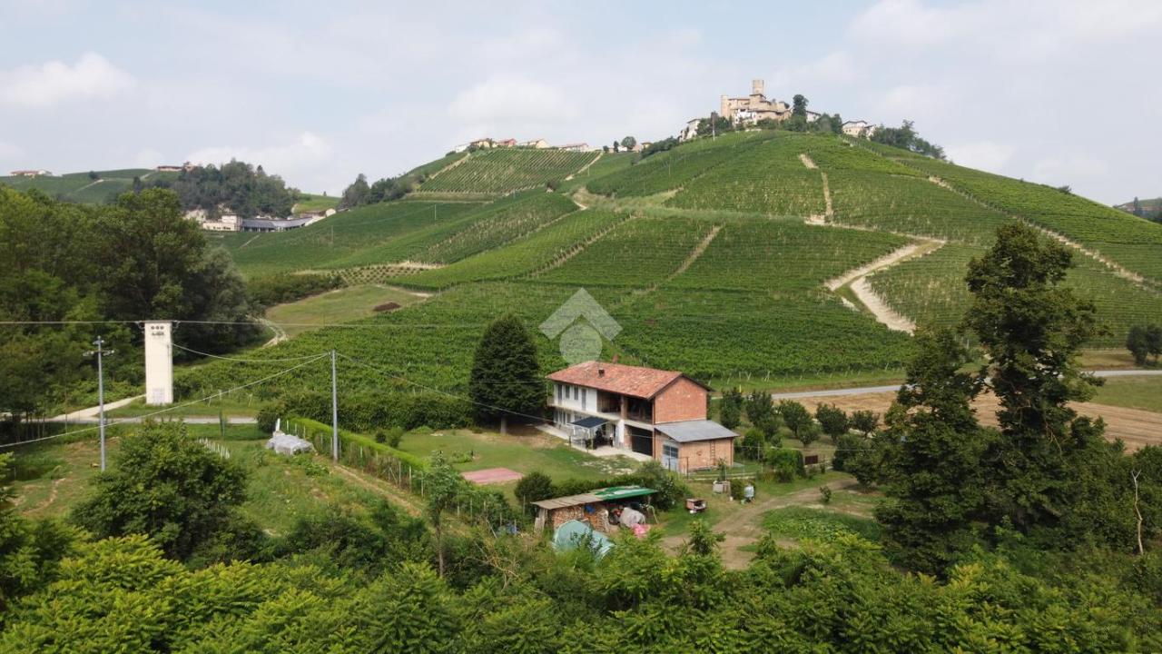 Rustico in vendita a Castiglione Falletto