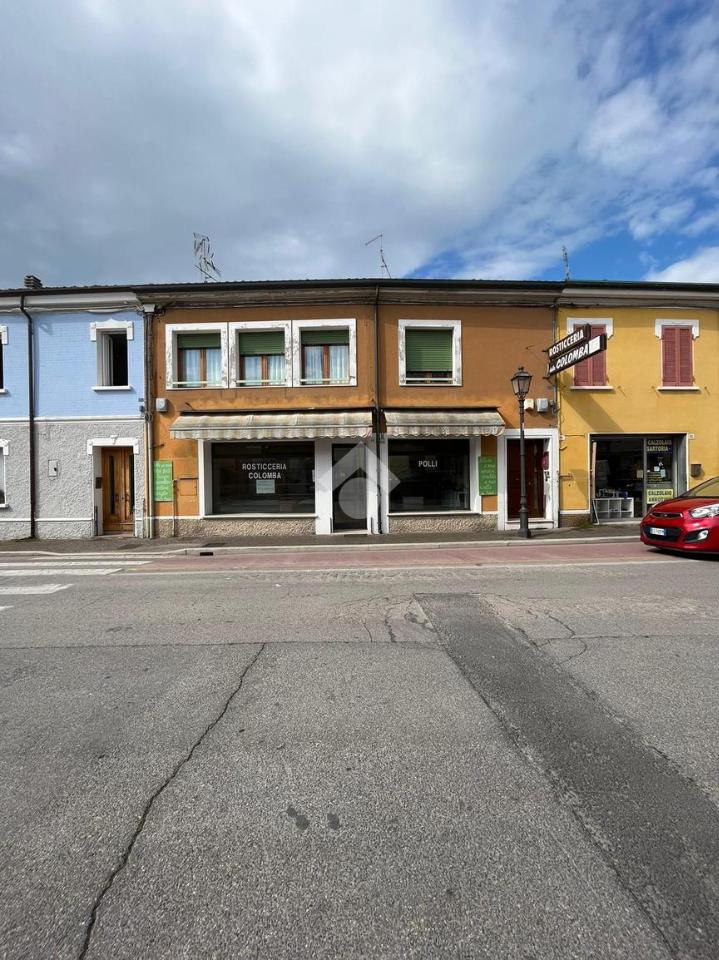 Negozio in vendita a Cesenatico