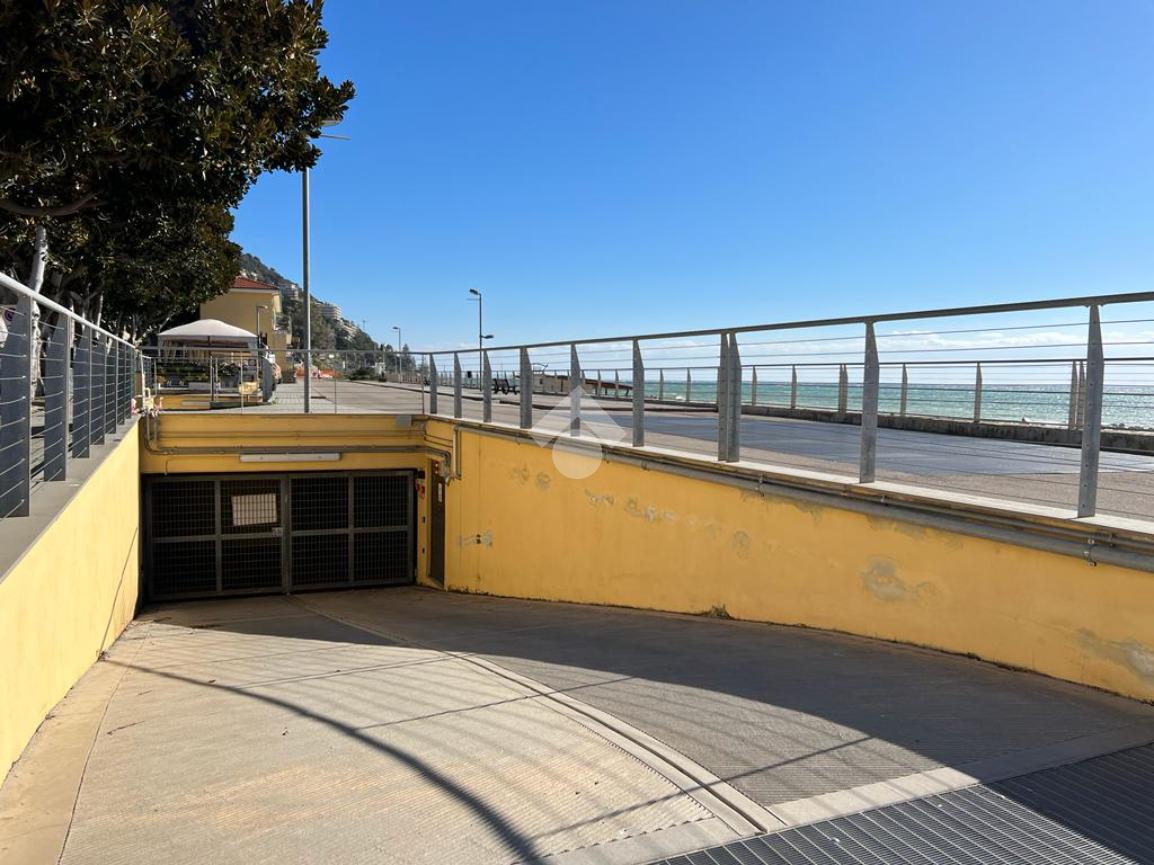 Box in vendita a Ospedaletti