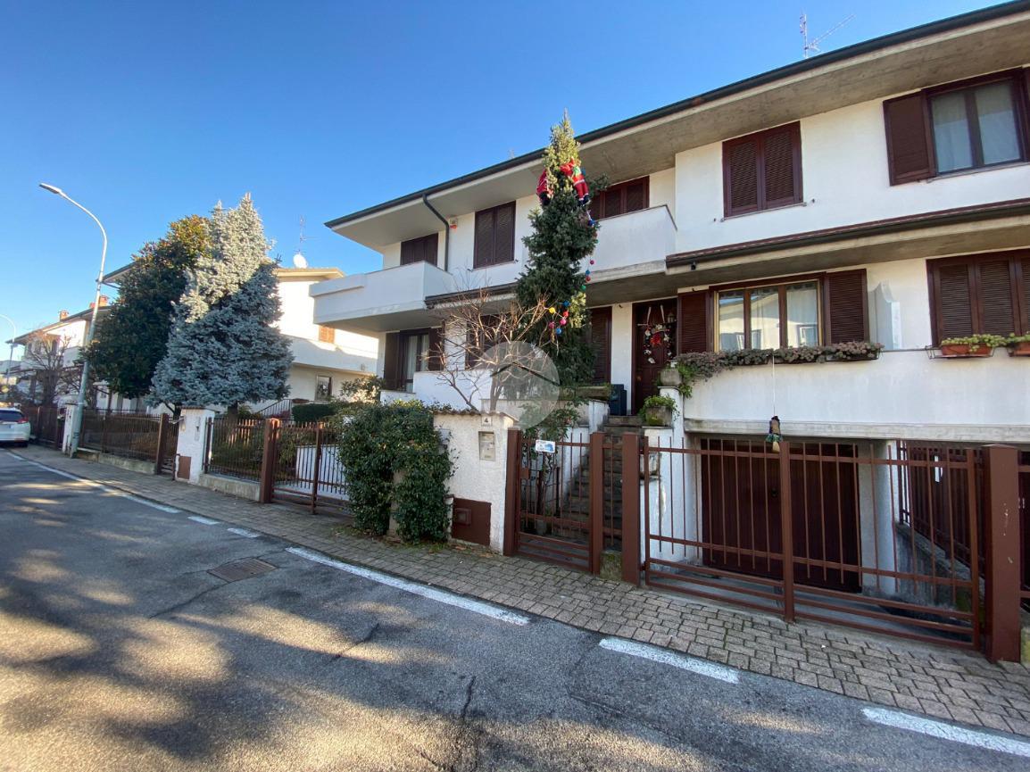 Villa a schiera in vendita a Pessano Con Bornago