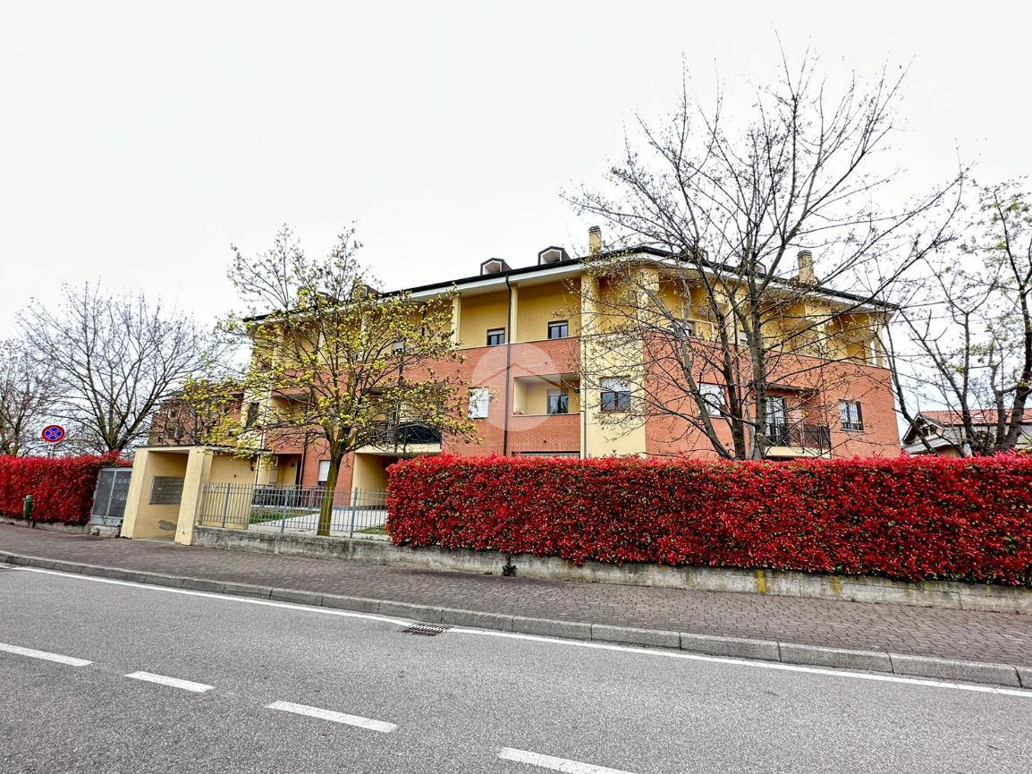 Appartamento in vendita a Pessano Con Bornago