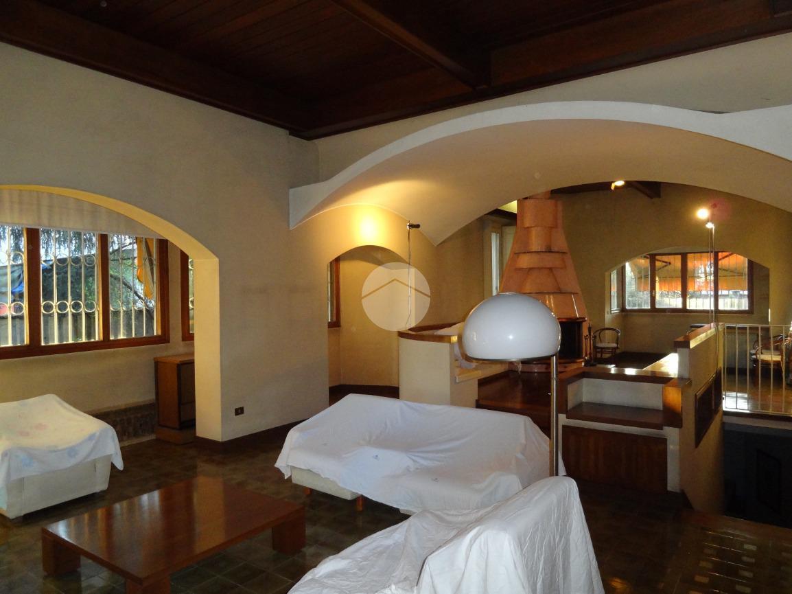 Villa in vendita a Pessano Con Bornago