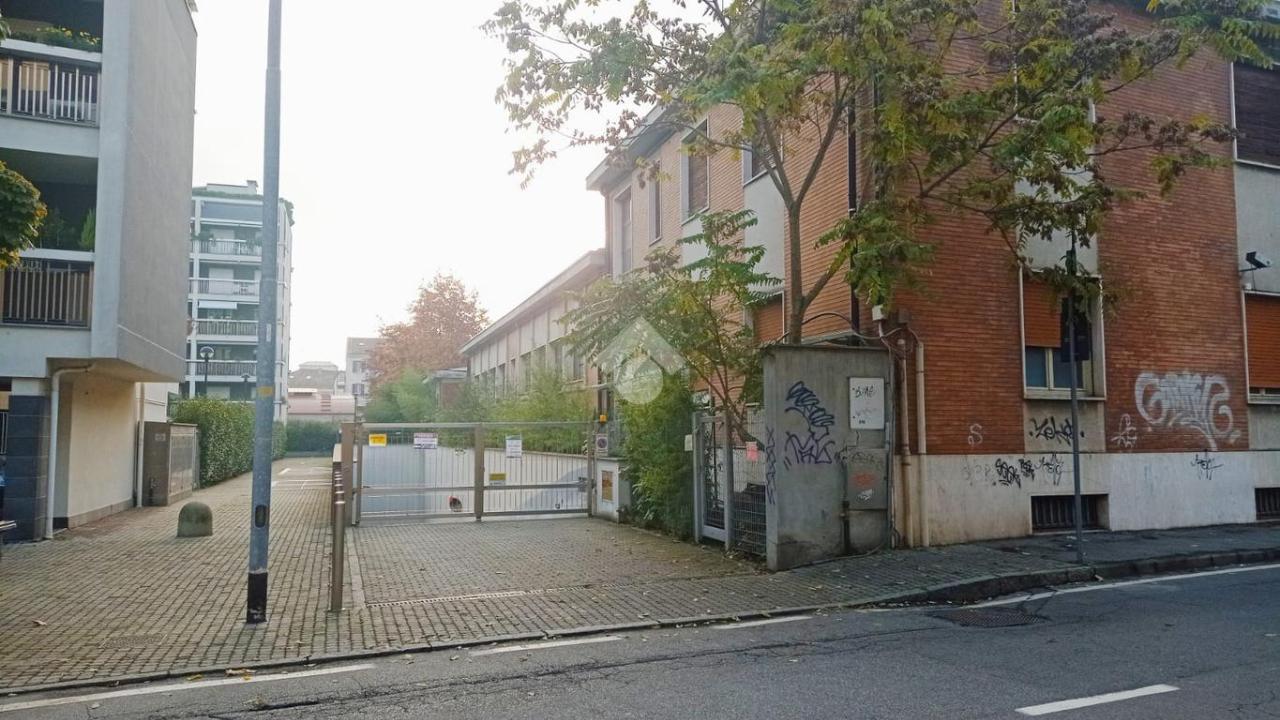 Box in vendita a Monza