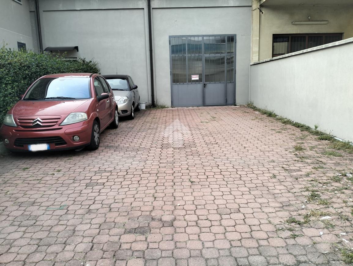 Capannone in vendita a Meda