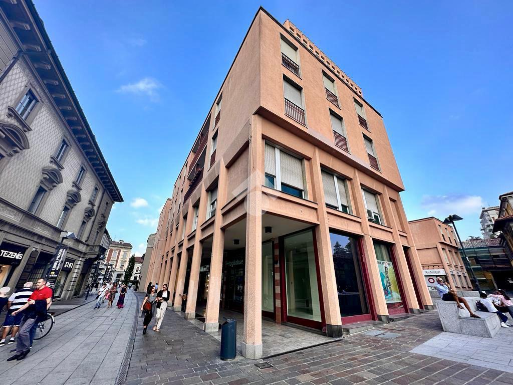 Negozio in affitto a Seregno