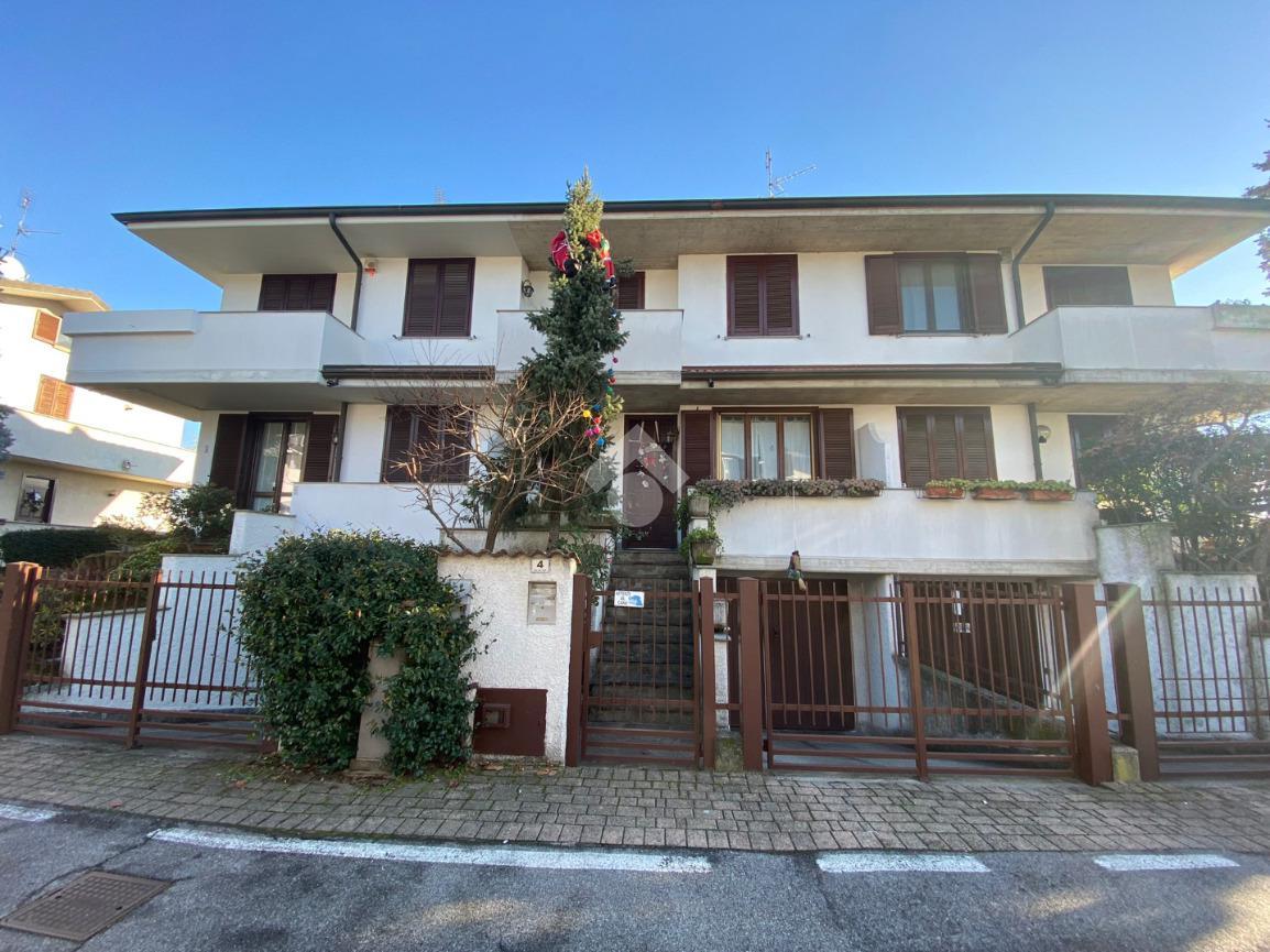 Villa a schiera in vendita a Pessano Con Bornago
