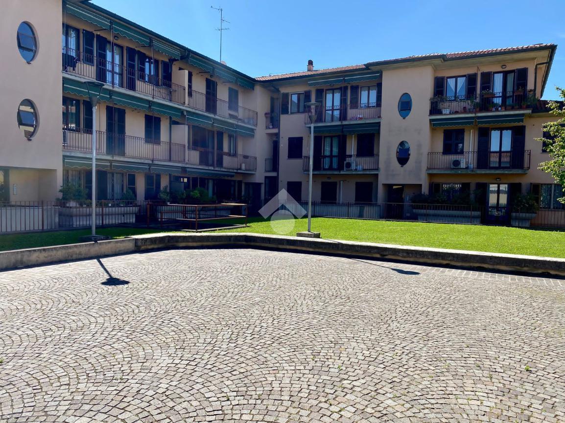 Appartamento in vendita a Pessano Con Bornago