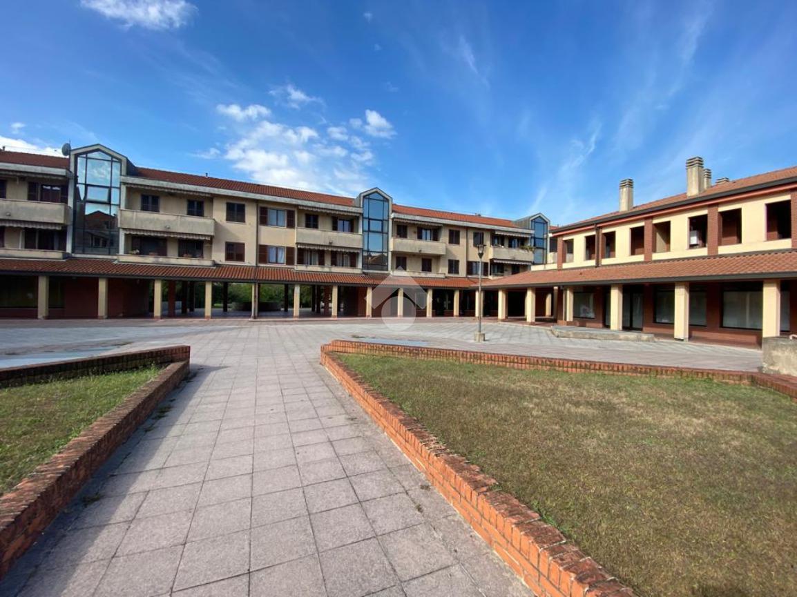 Appartamento in vendita a Pessano Con Bornago