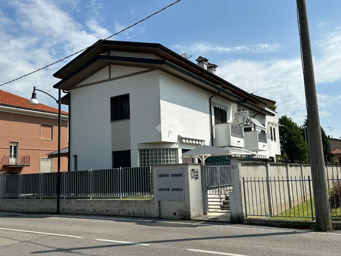 Appartamento in vendita a Pessano Con Bornago