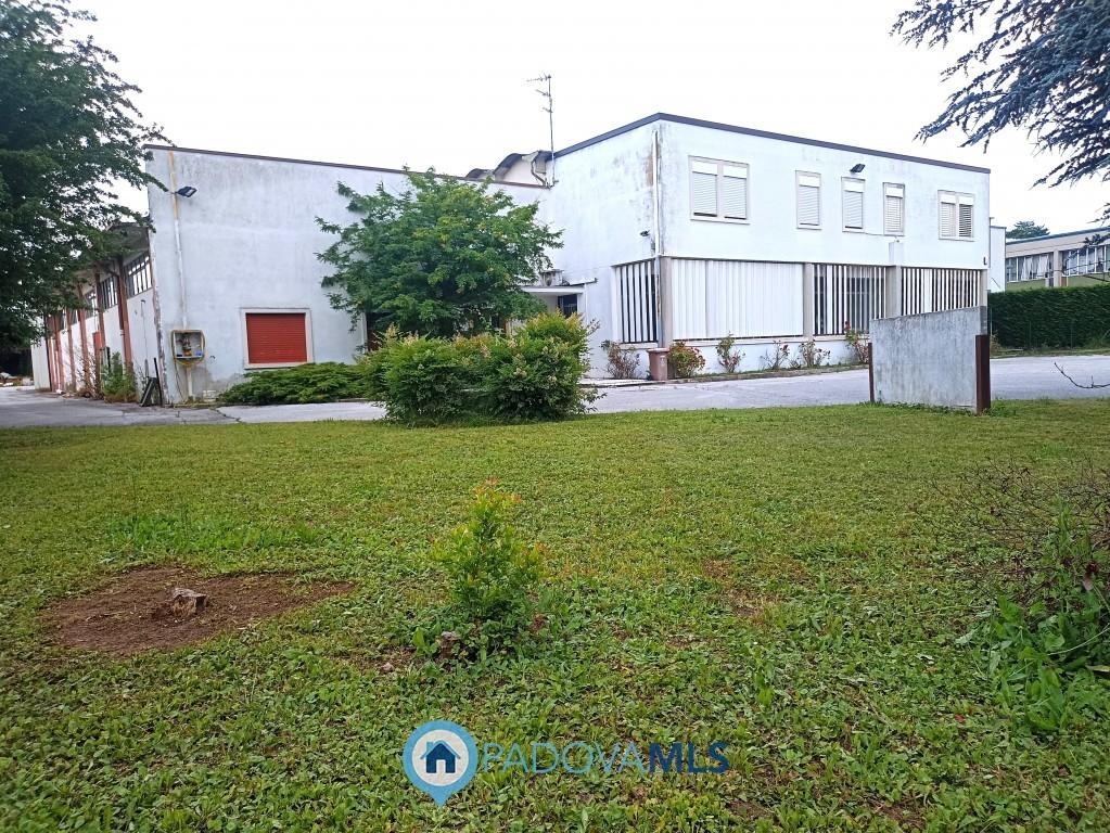 Capannone in vendita a Teolo