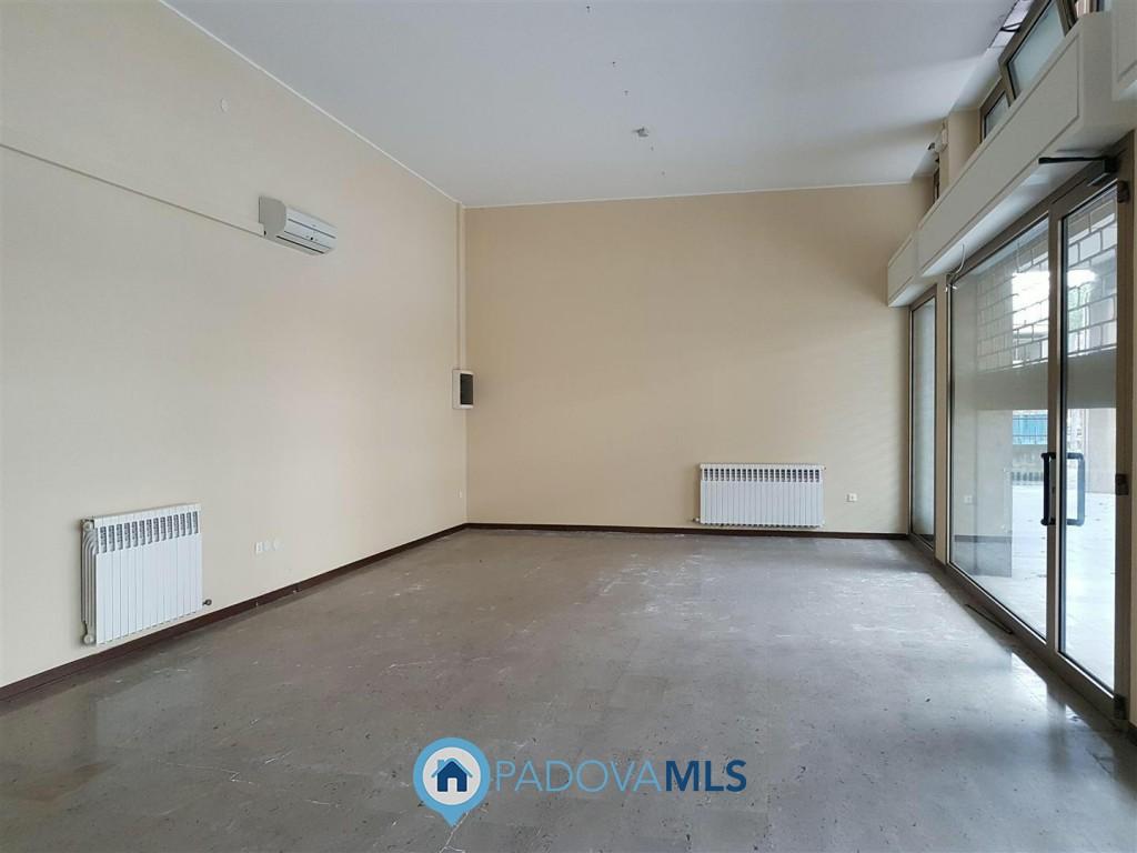 Negozio in vendita a Montegrotto Terme