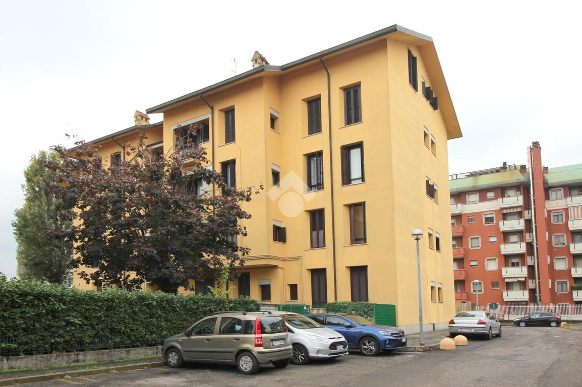 Trilocale in Viale Alcide De Gasperi 81, Rho