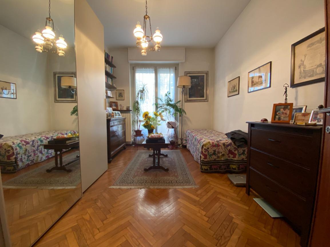 Trilocale in Via Lainate 60, Rho