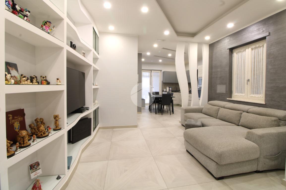 Appartamento in vendita a Napoli