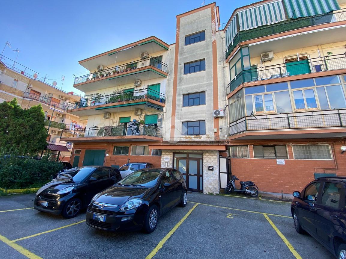 Trilocale in Cupa Capodichino 19, Napoli